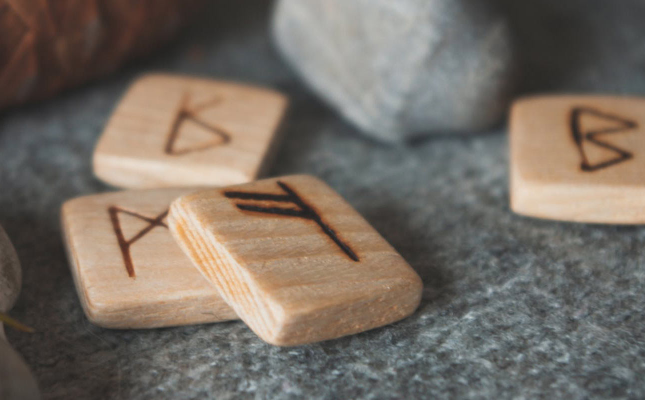 Come leggere le rune - Recensioni Cartomanzia